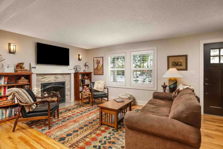 Spectacular Villa On 25 Acre Orchard, Pergola W/ Fireplace, Private Hot Tub, Pet Friendly, Bbq - Sherwood, OR