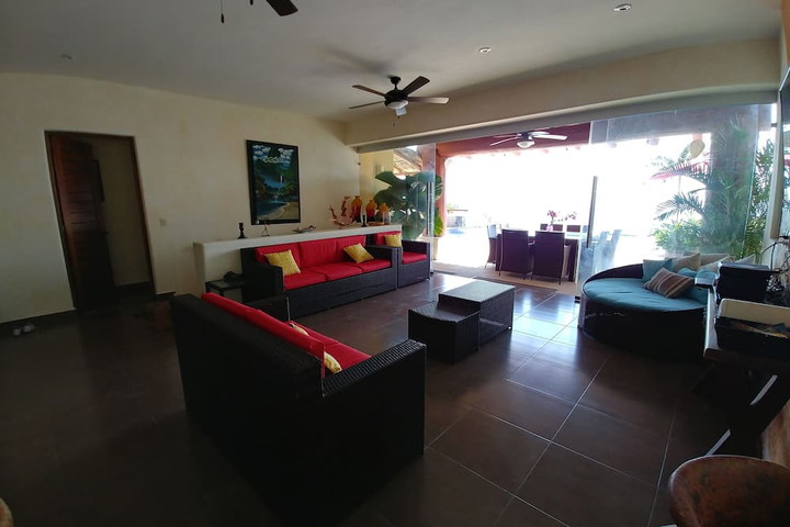 Casa Monarca. Playa La Ropa, Zihuatanejo, Gro. México - Zihuatanejo