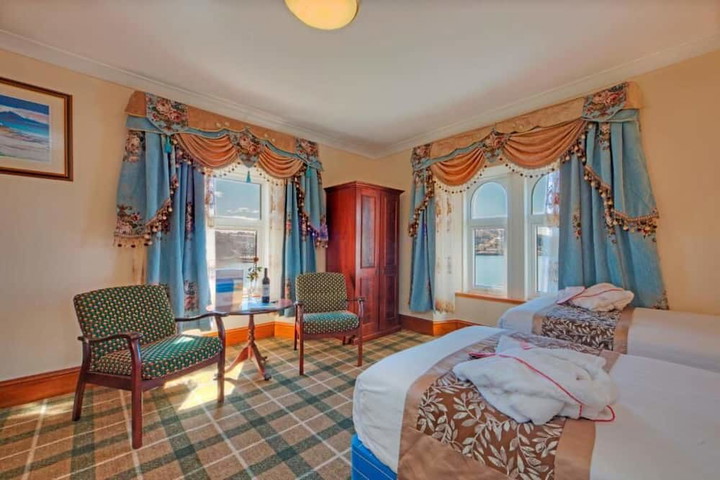 Waterfront Escape: Views, Tranquility & Island Excursions L Breakfast Included - Oban