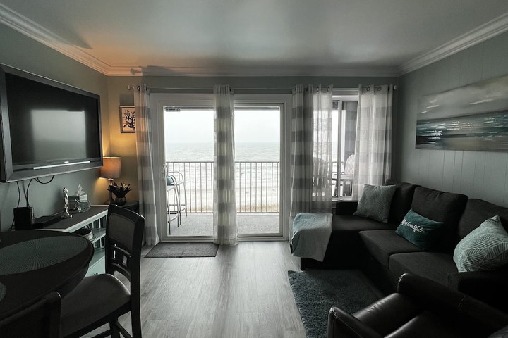 Beachfront Paradise! Fall & Winter Escape! Don't Miss  Large Discount-book Now! - Surfside Beach, SC