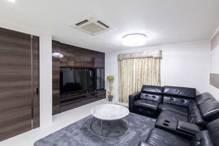 [Up To 11 Guests] 5-minute Walk From Kujo Station! Entire 3br House Rental! - Japan
