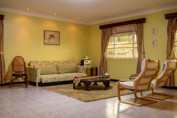 Family-sized Unique Private Villa W/an Office & Kitchen, Super Close To The City - Kampala