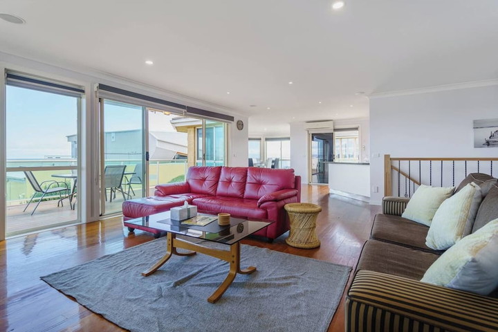Beachfront At Bonbeach A Coastal Lifestyle Gem - Mordialloc