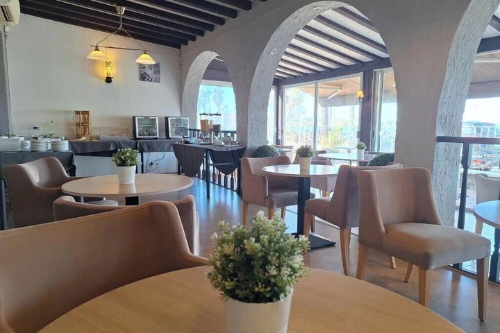 Beachfront Retreat With Mediterranean Sea Views - La Seyne-sur-Mer