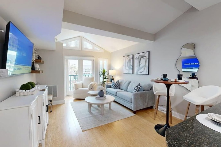 Upscale Condo In Heart Of Dewey With Pool & Ac - Walk To Beach, Bay & Hot Spots - Dewey Beach, DE