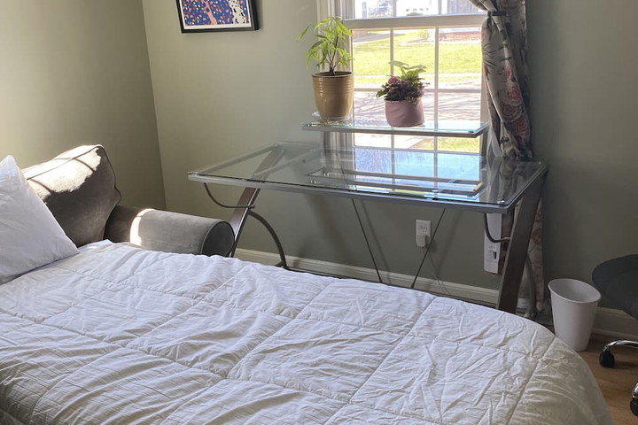Cozy 3-bedroom Beaverdale Brick - Des Moines, IA