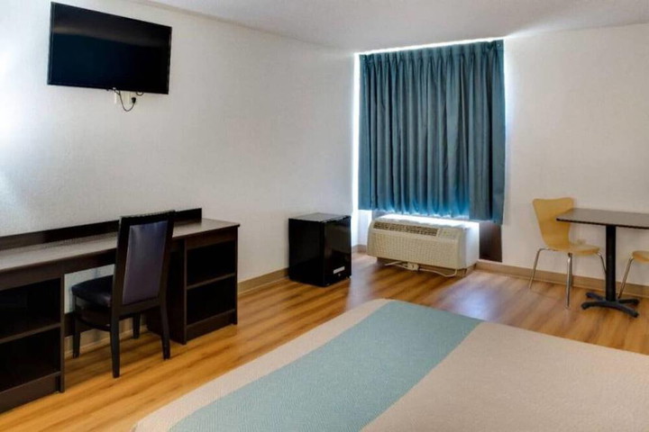 1 King Bed | Non-smoking - Indiana (State)
