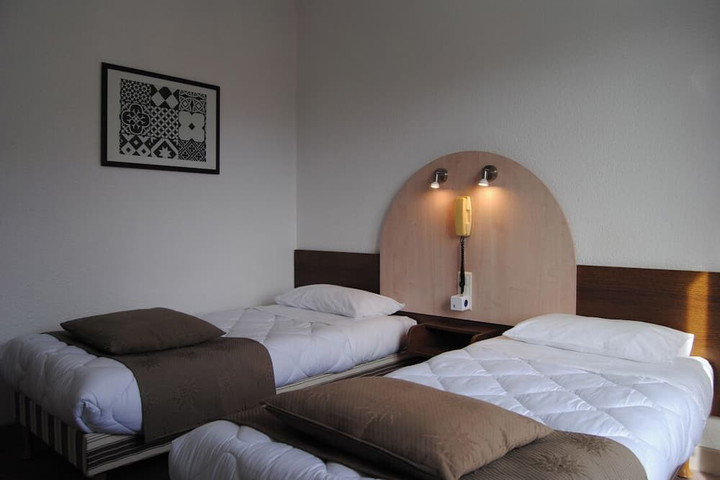 Serene & Spacious Unit With Balcony, Parking, Onsite Restaurant! - Lourdes