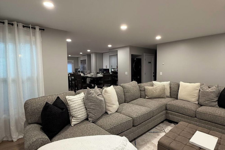 Luxe Home With Michelin Star Kitchen & King Beds - Bolingbrook, IL