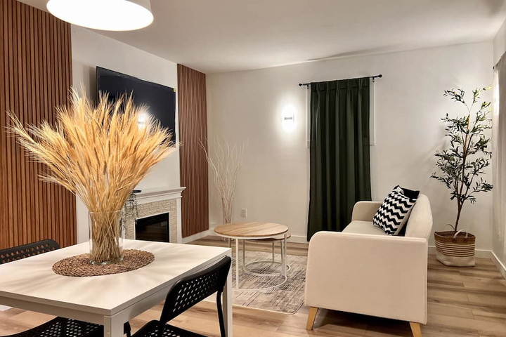 Cozy, Nordic Guest House Located In The Heart Of Riverview With Swimspa. - Moncton