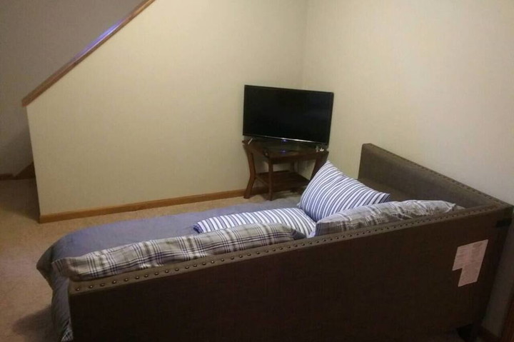 Historic Twin Tudors Inn Kp1404 Basment Room (Kp1404bmnt) - Sioux Falls, SD