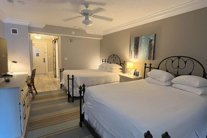 Guestroom At Resort Located Right On The Beach!! - Coral Springs, FL