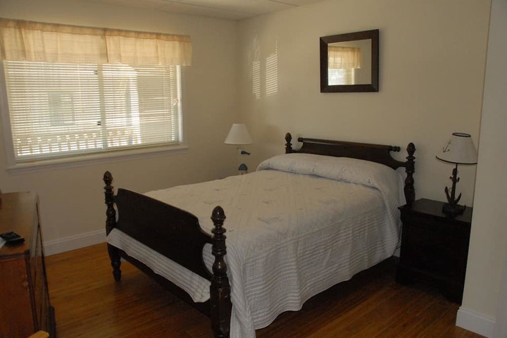 Book Your Perfect Fall Getaway At The Cannery's Marina-side Condo Stern Unit! - Bar Harbor, ME