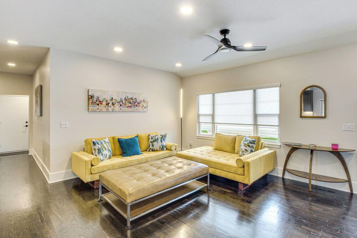 Stylish & Modern Lenexa Haven W/ Fire Pit & Deck! - Shawnee, KS