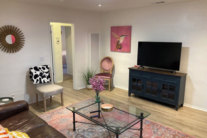 Charming Bright Home Near Dr Hospital & Shopping - Extra Comfy Beds And Couch - Modesto, CA