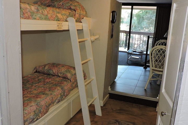 Week 14 Gorgeous 1-bedroom Seacrest Surf And Raquet Club Hhi - Hilton Head Island, SC