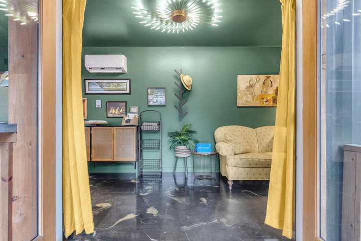 The Sassafras - Shipping Container, Shared Hot Tub - South Carolina