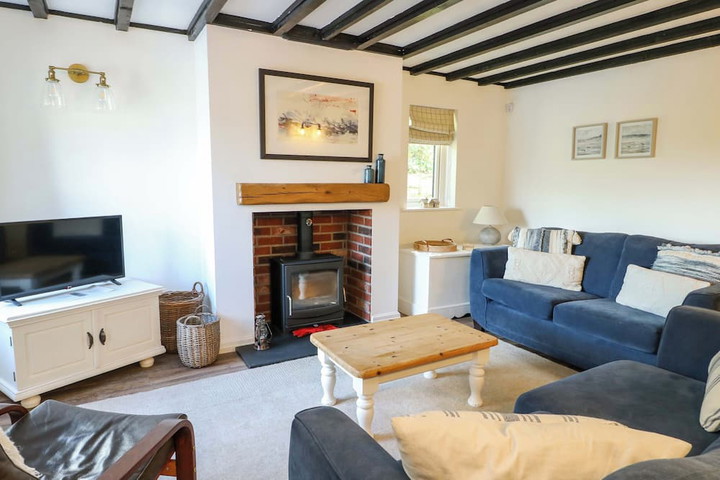 Craig Mawr, Family Friendly, Character Holiday Cottage In Benllech - Moelfre
