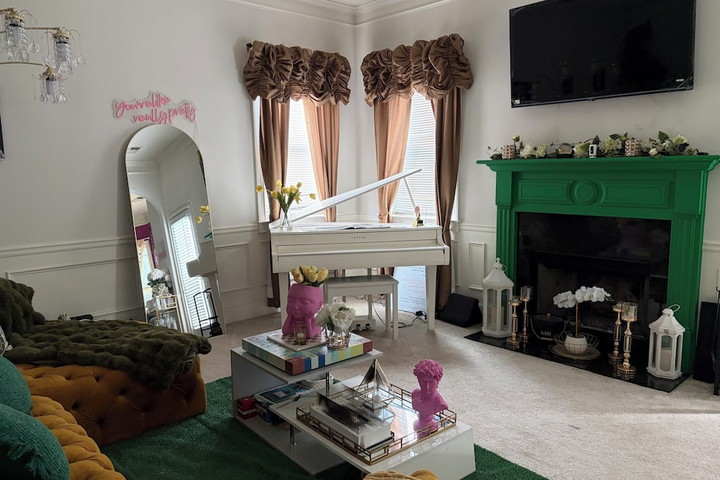 Luxury Family Retreat Near Airport - Douglasville, GA