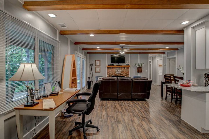 Pool, Lake, Hot Tub, Fishing, Fun-lake Lanier Ga. Newly Renovated And Open Again - Clermont, GA