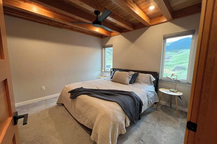 Modern Apartment In Livingston With Birds Eye View Of 3 Mountain Ranges - Montana