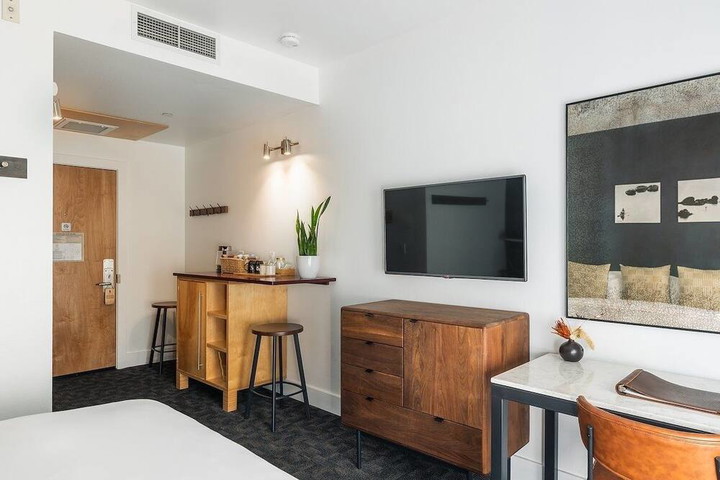 Two Queen Room, Gravity Haus, Hot Tub, Near Palisades Tahoe - Truckee, CA