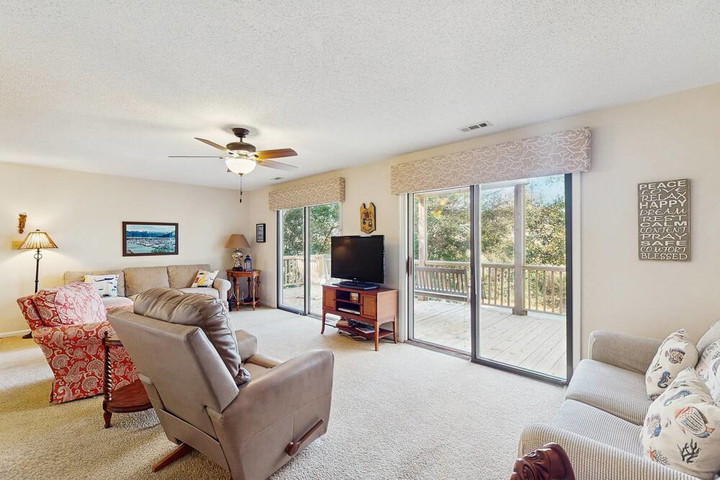 Dog-friendly Coastal Home Close To Beach And Local Attractions - Emerald Isle, NC