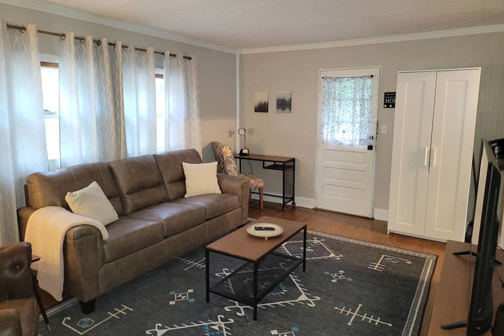 Whole House In Bay View + Fenced-in Yard + Parking - Oak Creek, WI