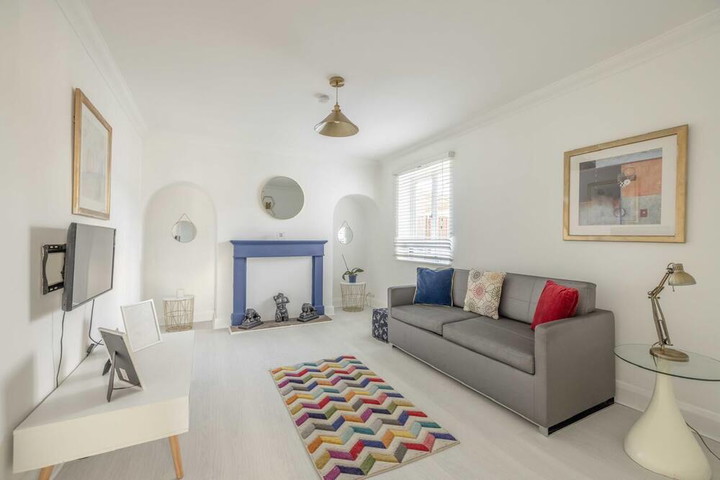 Large 6 Bed Maidenhead Stay With Free Parking - Maidenhead