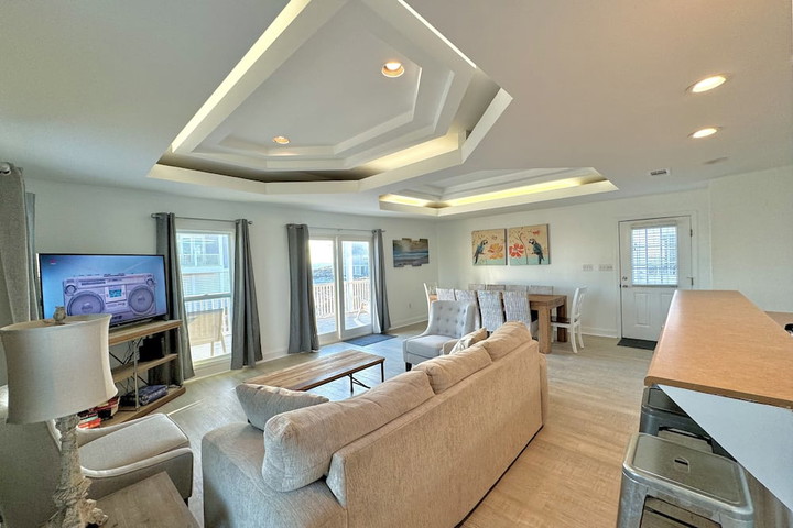 New Renovation 2024 4 Bed 3.5 Baths Direct Beach Views! No Street To Cross! - Alabama