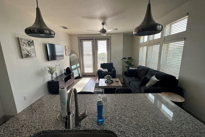 The Golden Hour Loft, A 2bed 2bath Apartment In The Heart Of Addison. - Farmers Branch