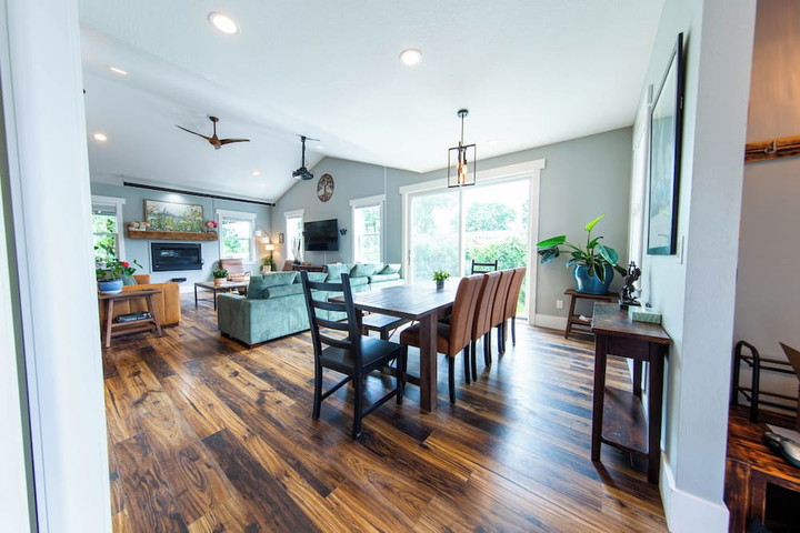 New! Lux - Modern Farmhouse - Sauna, Projector, 10ppl, Ev Charger, Pet Friendly! - Salem, OR