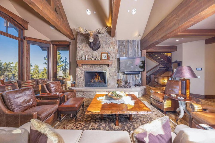 Summit Serenity: Pup-friendly! Hot Tub, Private Shuttle, One Ski Hill Access - Breckenridge, CO