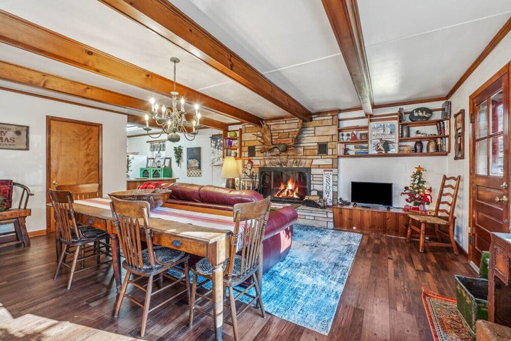 Pets | Wifi | Pond | Fireplace | Deck | Grill | Screen Porch |Private - Berkeley Springs, WV