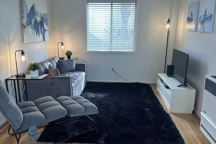 Newly Refreshed Beach Apartment...steps  To The Ocean And All Attractions - 