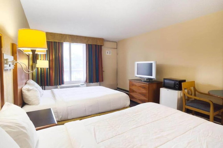 2 Queen Bed | Smoking - Tennessee