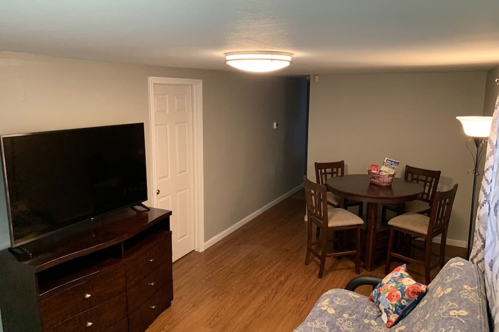 Pleasant, Bright 3 Bedroom Cottage - Hattiesburg, MS