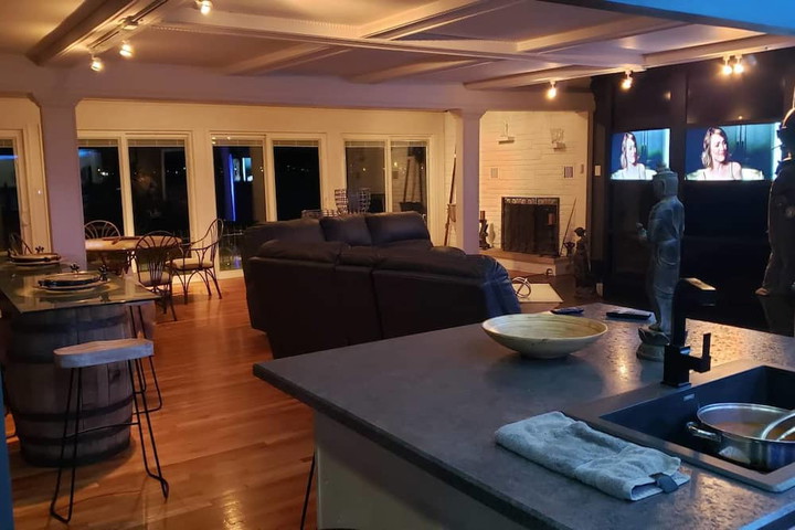 Waterfront House On Buckeye Lake Ohio With Boat Dock Available - Granville, OH