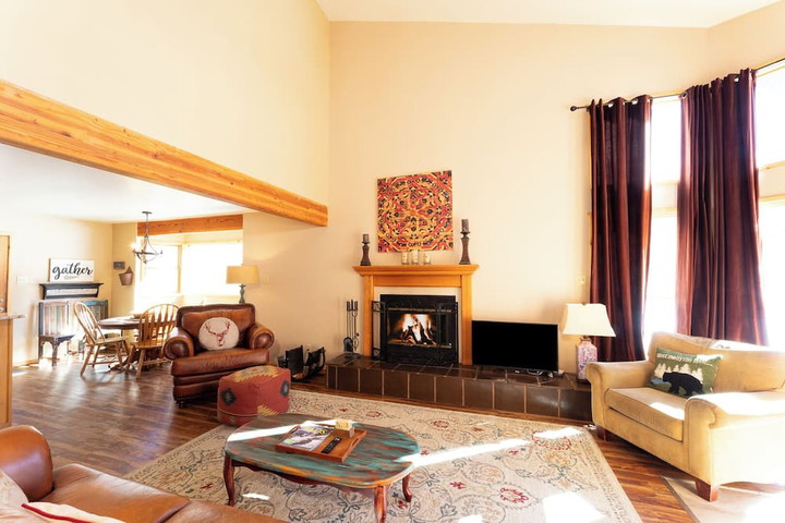 Claim Jumper Gold - In Town - On The River -  Fireplace - Wifi - Garage Access - Red River, NM