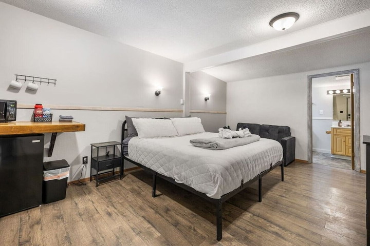 Ponderosa Pines: Motel Room 18- Peaceful Room In The Woods - Lead, SD