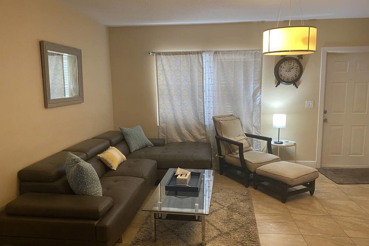 2 Bed Room Beach Condo - Miami Gardens, FL