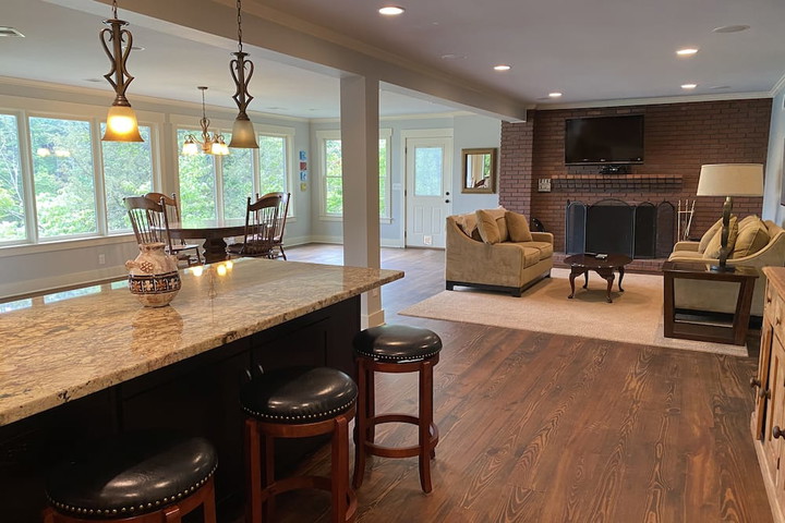 Cozy Cottage On The Lake - Buford, GA