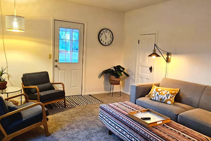 Cozy, Convenient, Pet Friendly, Wifi, Covered Porch, Firepit & Yard! Sleeps 6 - Minnesota
