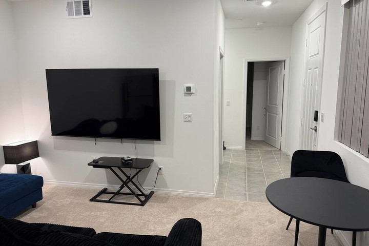 Stunning Lakeview Home  Peaceful Stay In A Private Gated Community - Menifee, CA