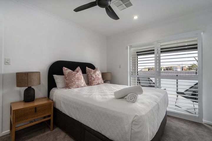4 Bedroom - Nimolanca Partial Ocean View - Caloundra