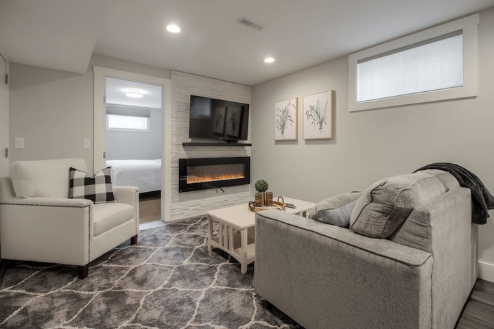 Fully Reno'd 2 Bedroom, 2 Bath Legal Basement Suite. Heart Of The Southside - Lethbridge