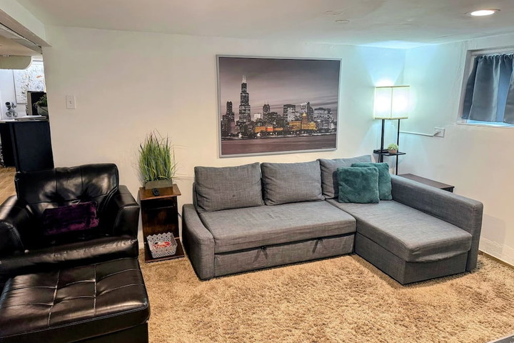 King Bed & In-unit Laundry! - Wilmette, IL