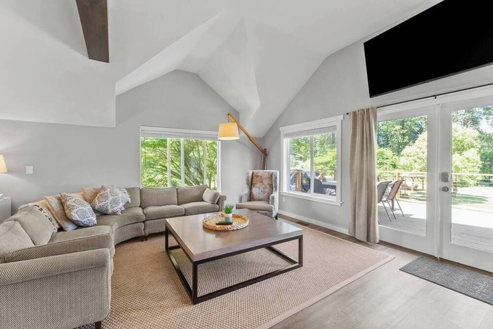 Skykomish River Estate | 5 Acre, 5 Bed, Riverfront - Gold Bar, WA