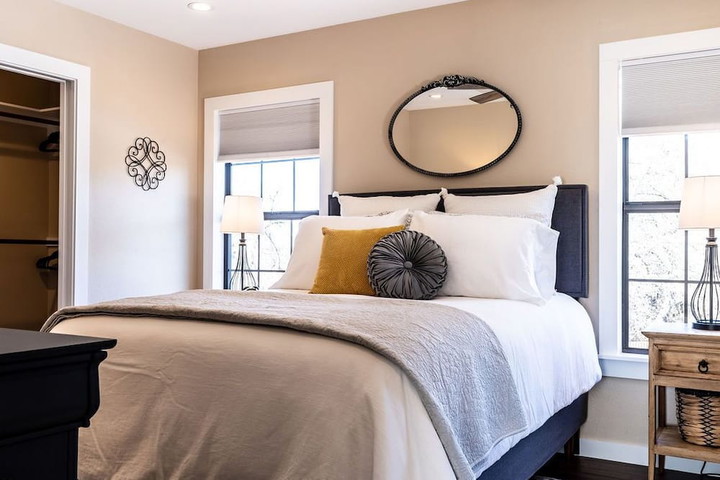 The Eagle's Nest:  A Charming Oasis Minutes From Decatur Square - Decatur, TX