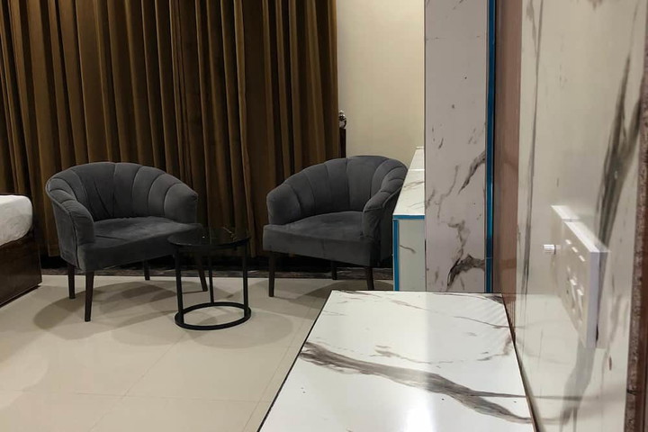 Luxurious 18-bedroom Hotel With Wifi, Ac In F-8/4 Near Centaurus Mall Islamabad - Islamabad